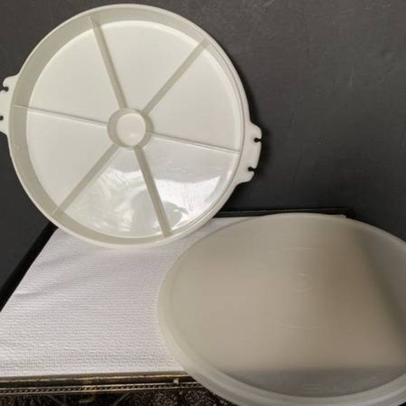 Tupperware | Kitchen | Vintage Tupperware 2 Round White Divided ...